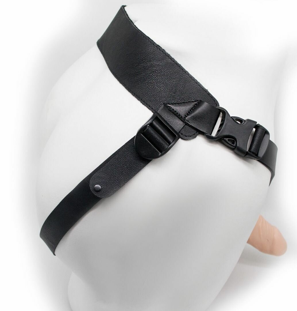 Фаллопротез реалистичный с регулируемыми ремешками, 18 см, телесный/черный, TPE, надежная фиксация