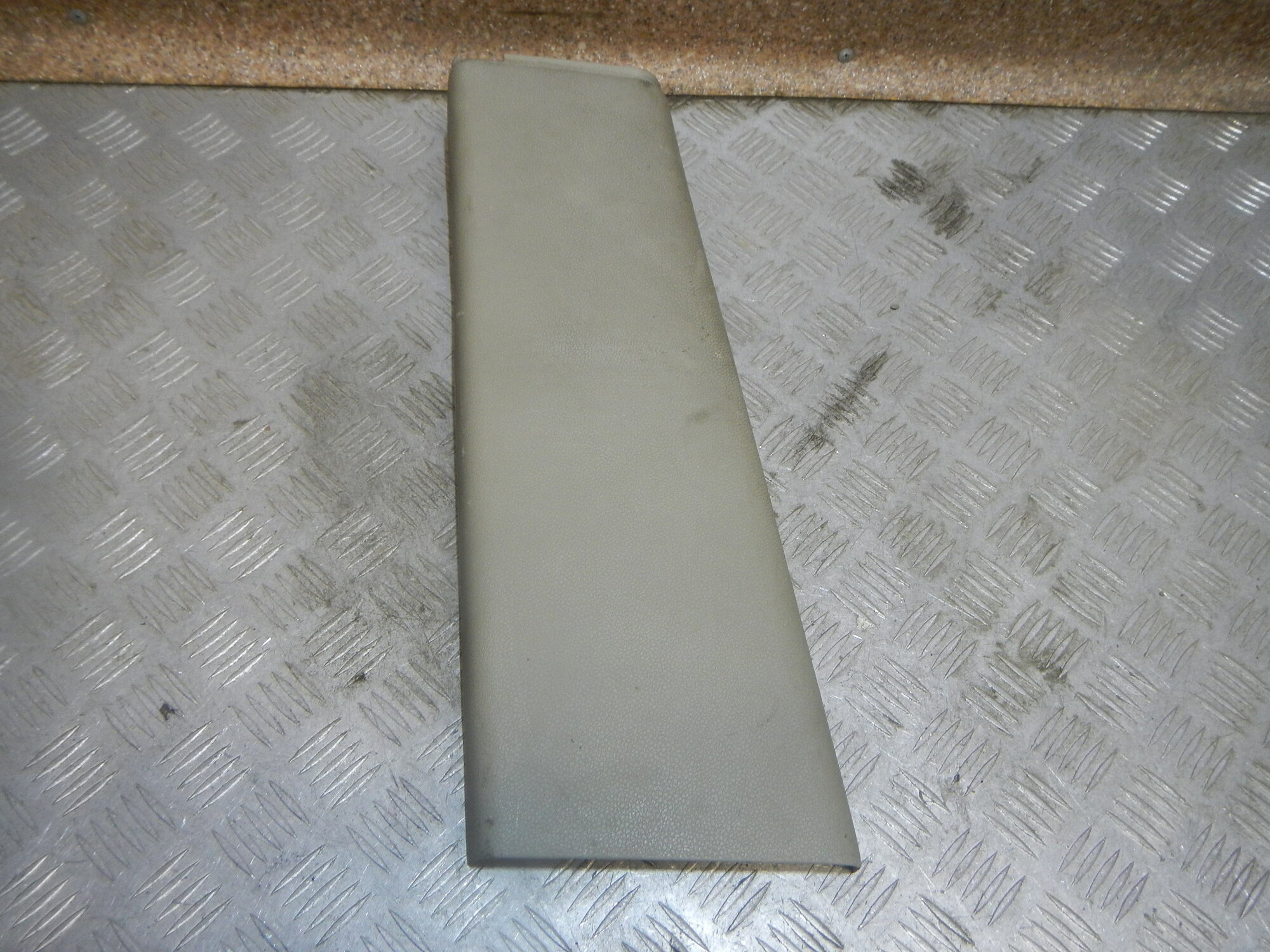 Б/У Обшивка стойки центральной левой, Ford (Форд)-FUSION (02-12) FORD FUSION (02-12) Нижняя. Царапины. 508976 FORD арт. 2...