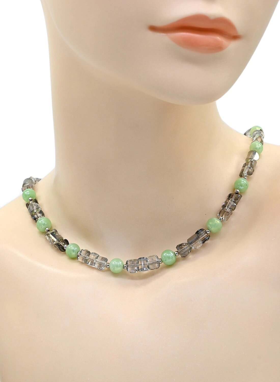 Бусы, циркон