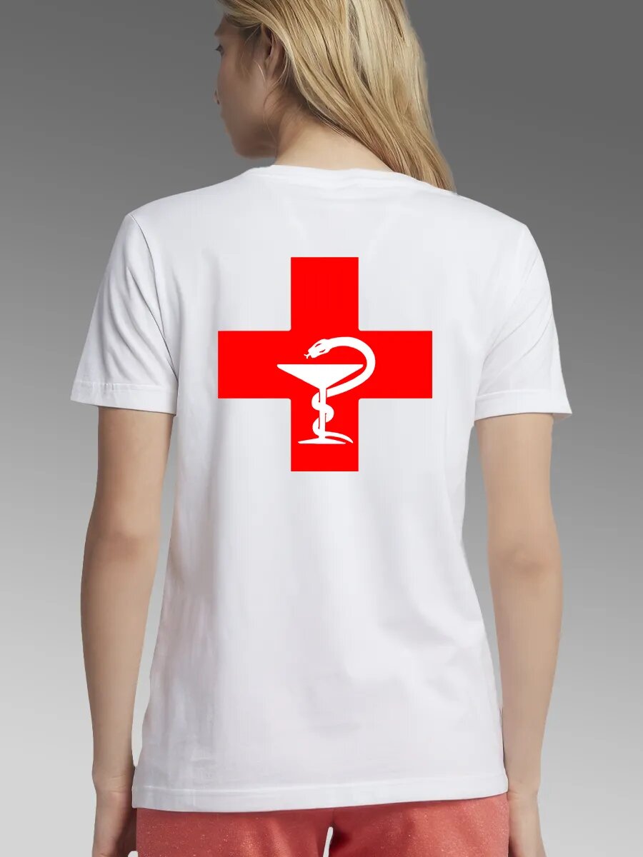 Футболка на спине медицинский крест