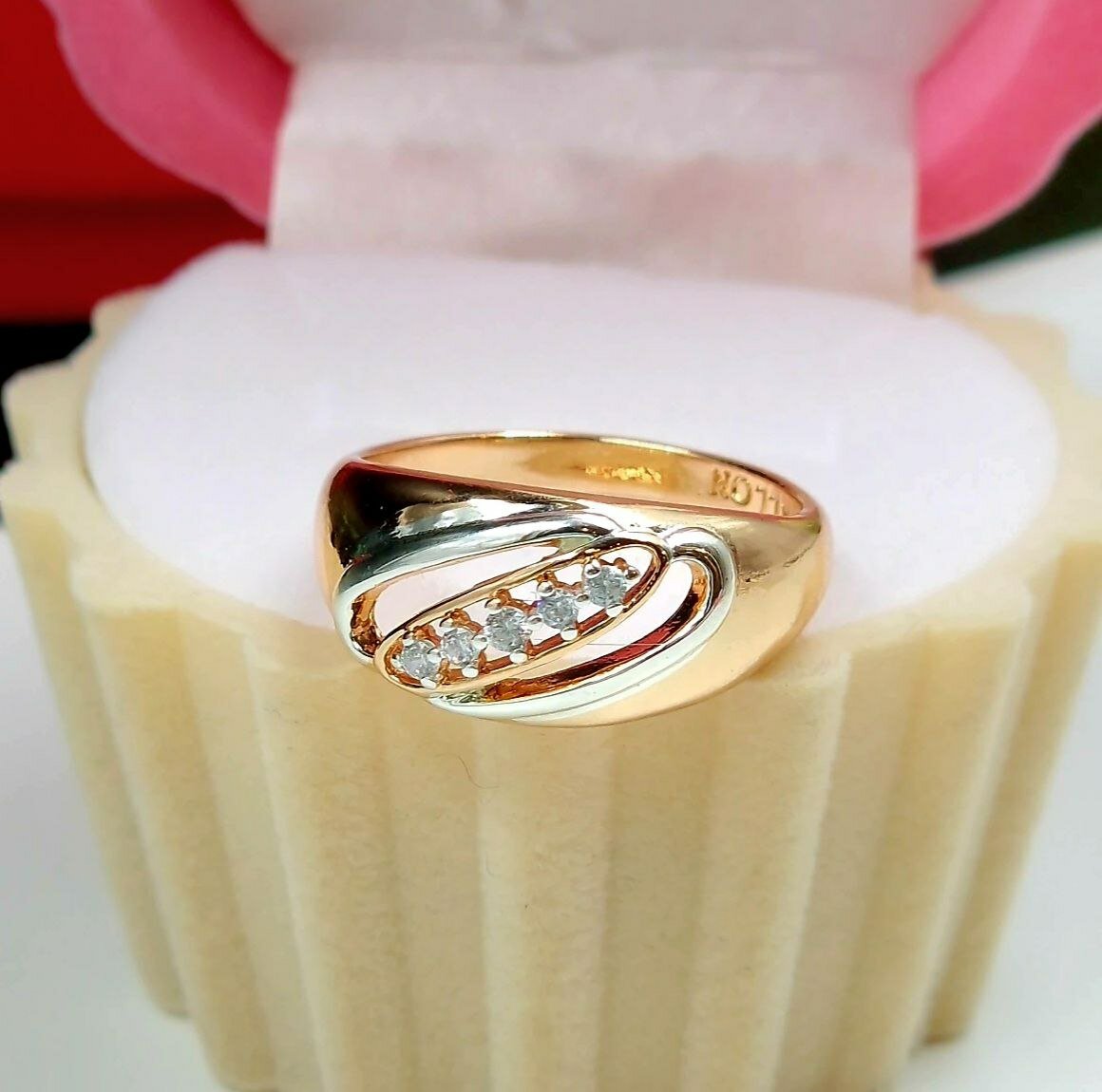 Кольцо, фианит