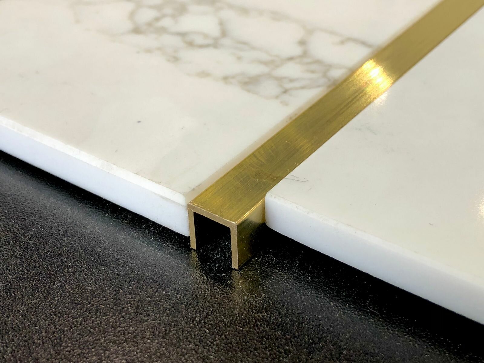 PROCANAL П образный профиль из латуни натуральной 10x10x10 мм. длина 2.7 метра. PROGRESS PROFILES. PCLON 10