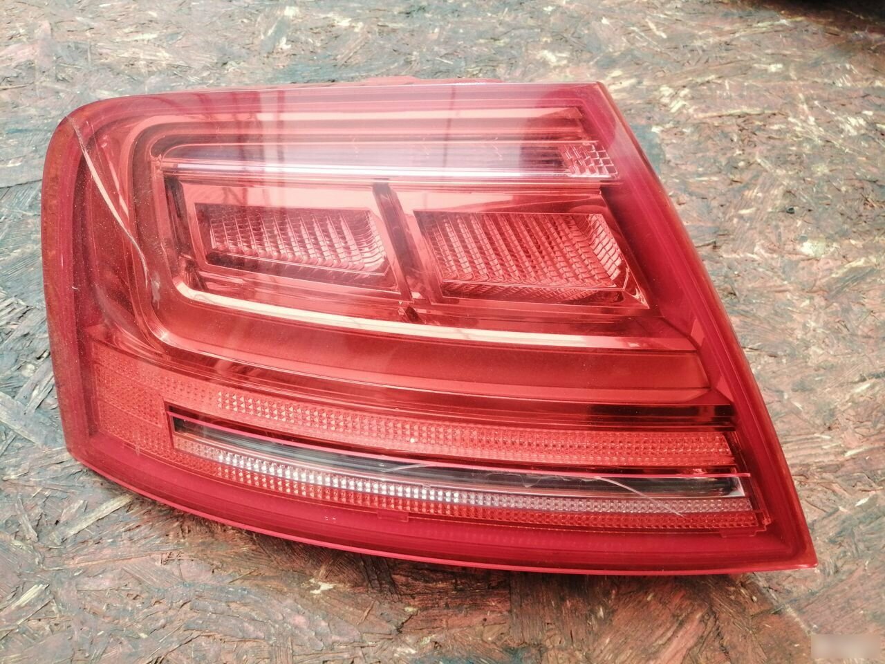 Фонарь наружный левый audi A8D4 2010-2017 4H0945095