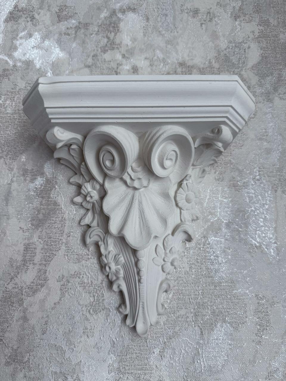 Средник из гипса от Lion Stone.