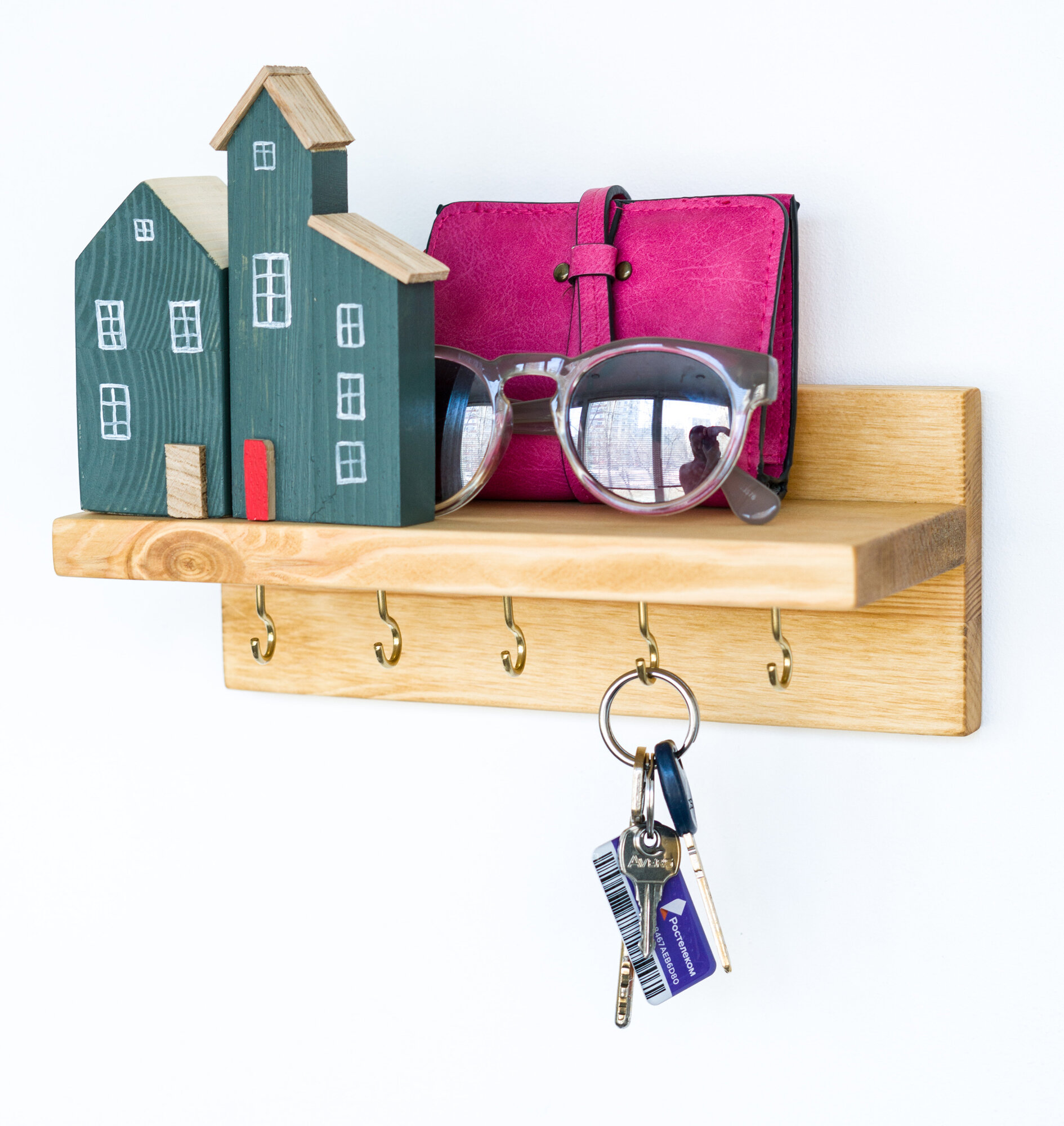 Детская ключница с домиками и полкой на 5 крючков. Натуральное дерево.