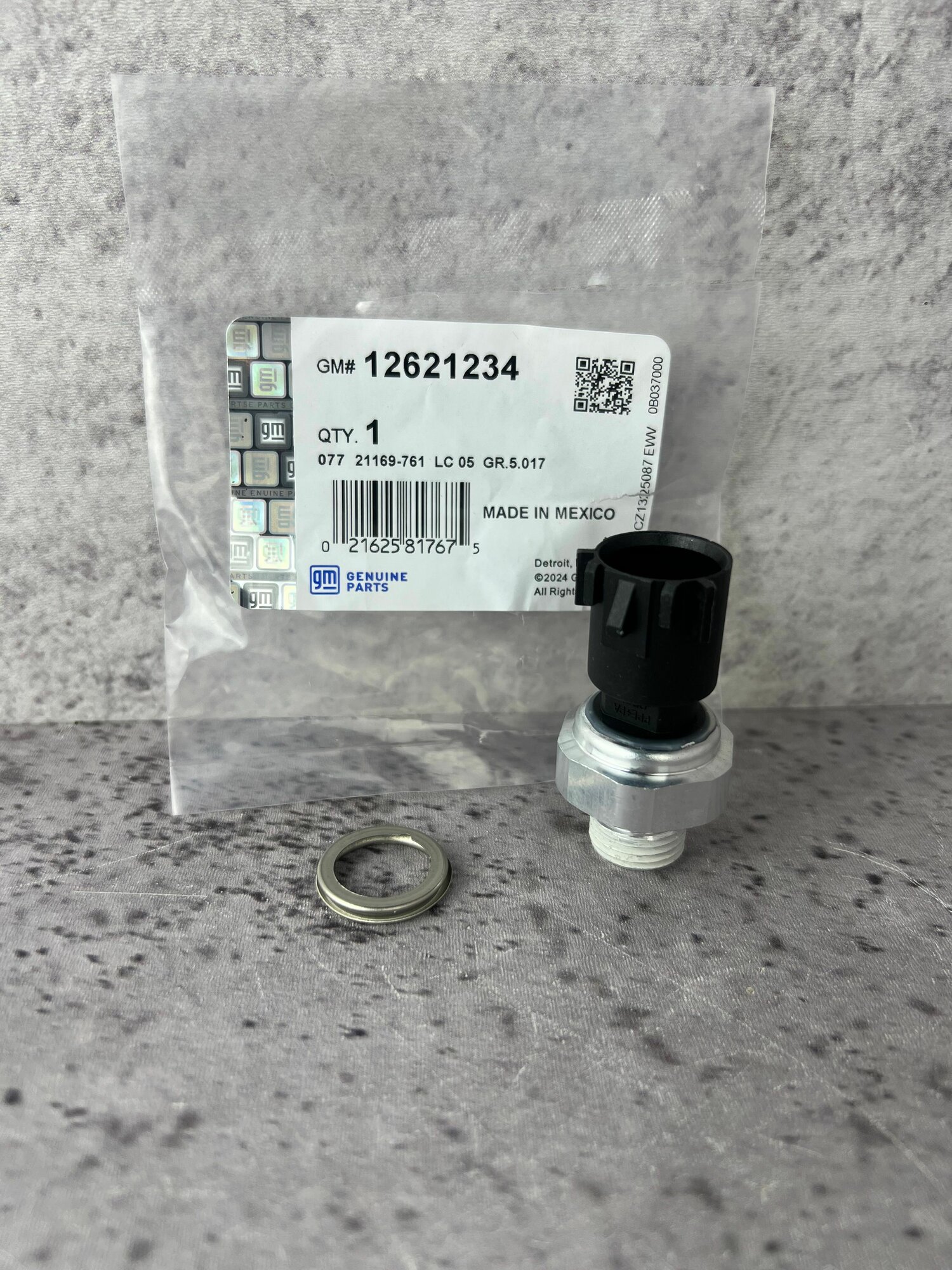 Датчик давления масла General Motors 12621234 для Cadillac CTS. Chevrolet Avalanche Caprice Lumina TrailBlazer