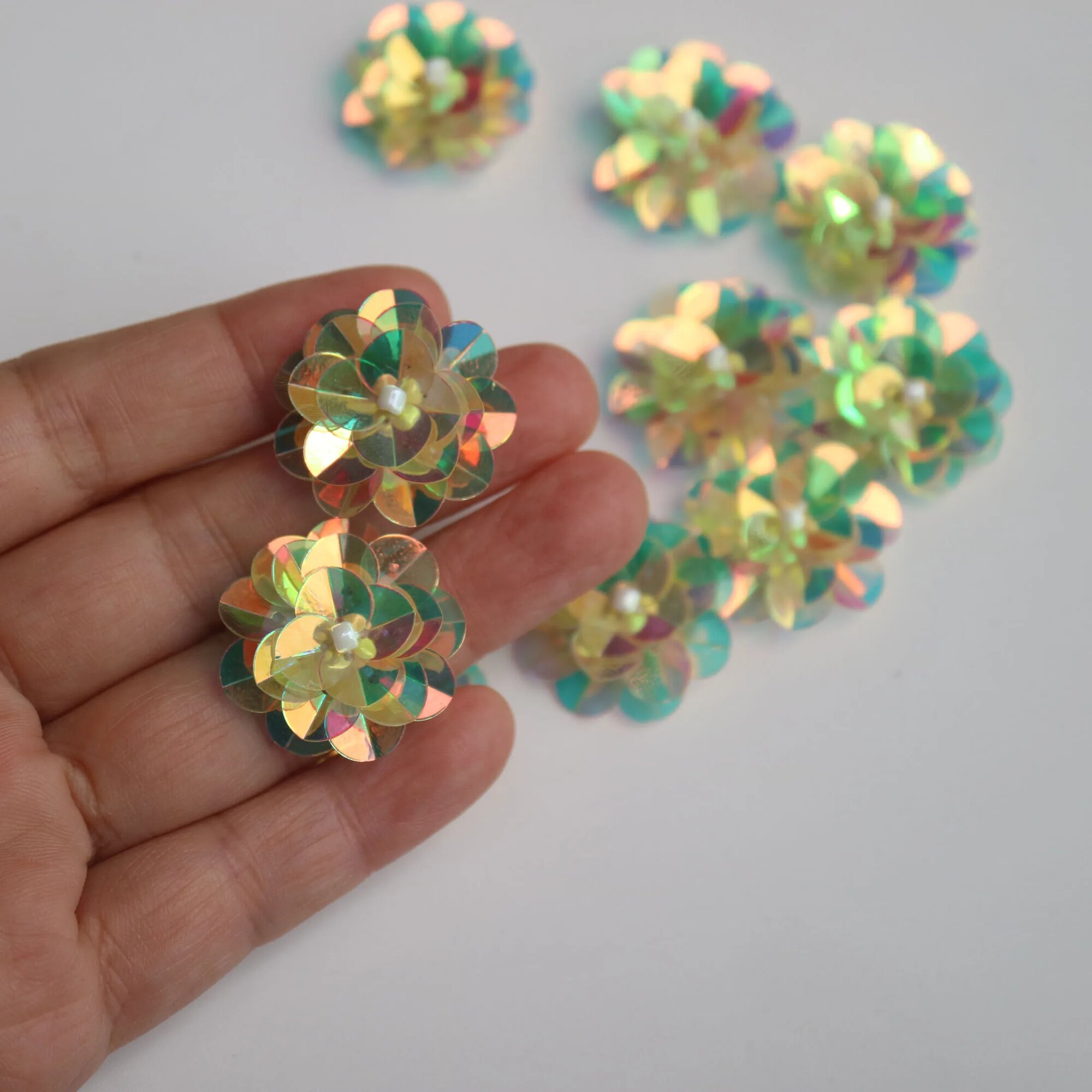 Нашивки OKNOW с цветами и бисером 10 шт Изумрудный, 2.5cm yellow