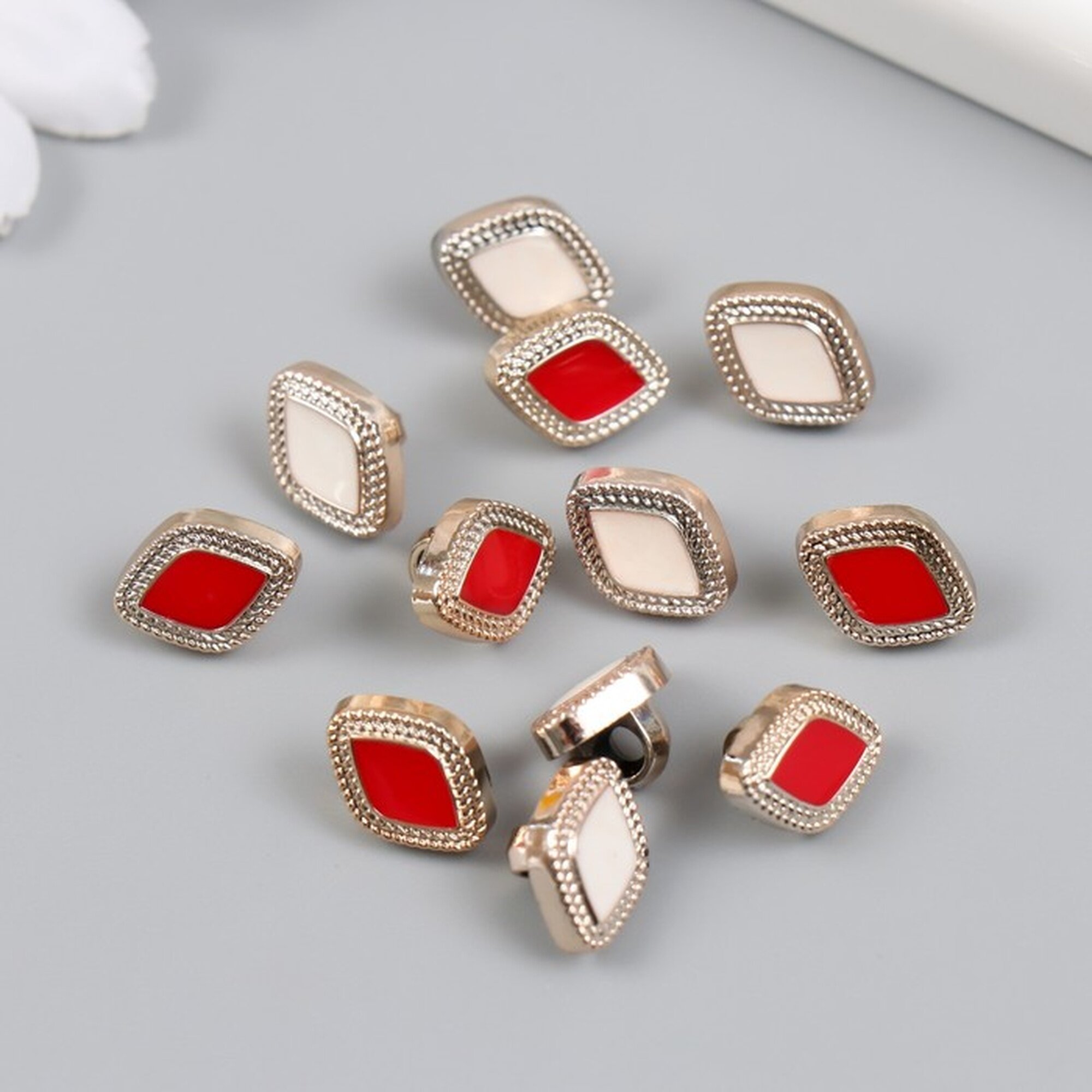 Пуговица пластик для творчества "Ромбик с кантом" набор 12 шт микс 1,3х1х0,7 см