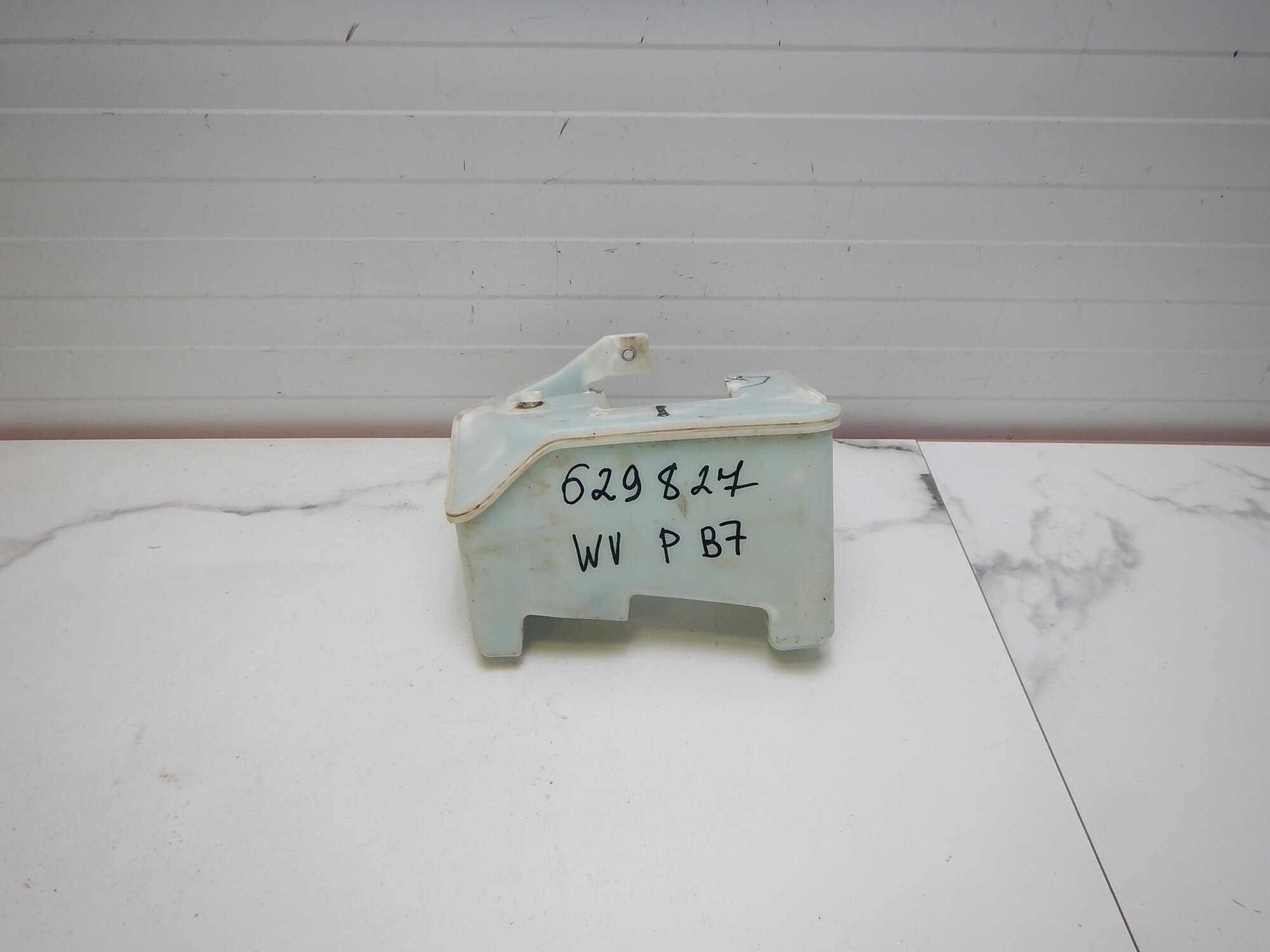 Б/У Бачок омывателя лобового стекла, Volkswagen (Фольксваген)-PASSAT B7 (10-15) VOLKSWAGEN PASSAT B7 (10-15) Отсутствует...