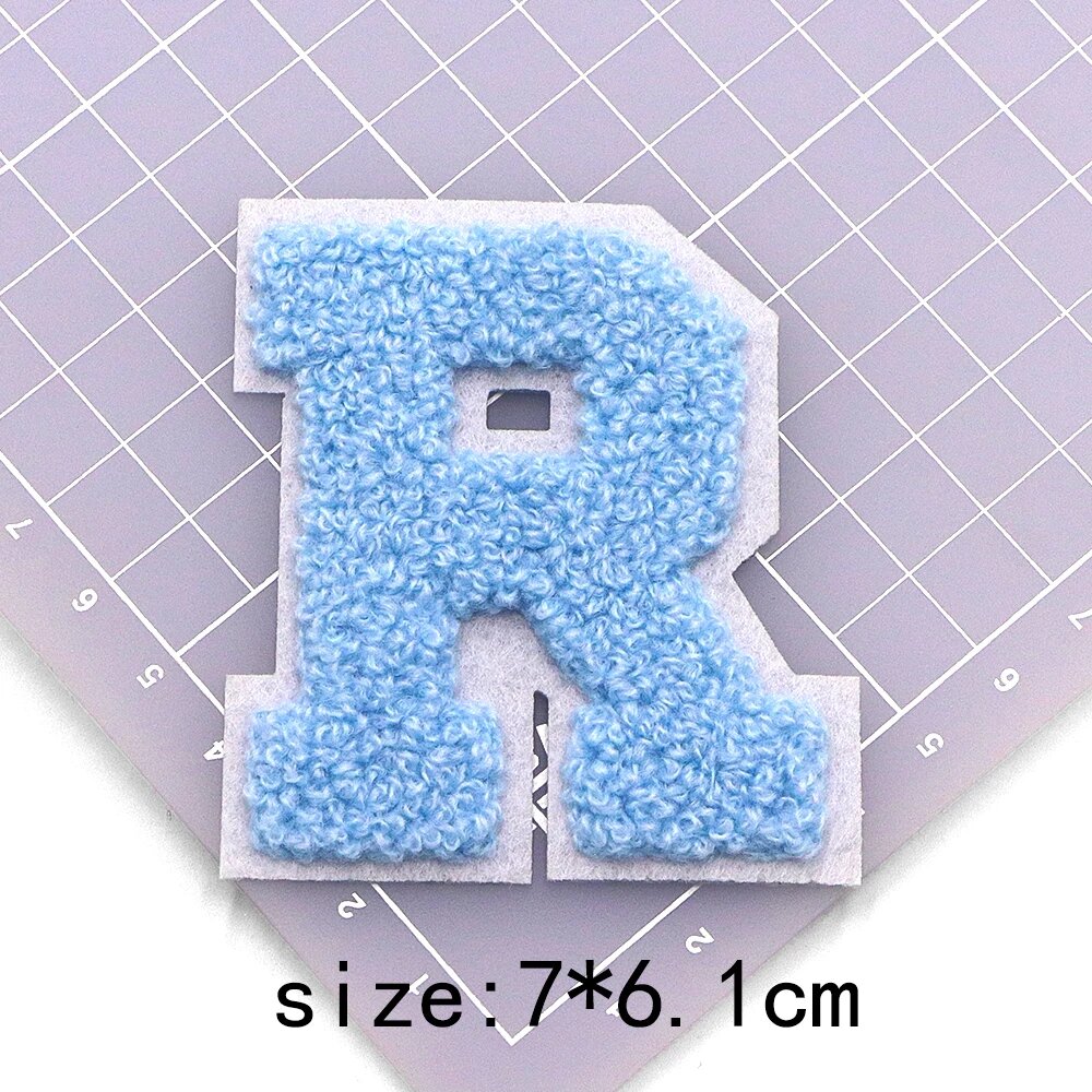 Синяя вышитая нашивка буква R 7*6.1 см