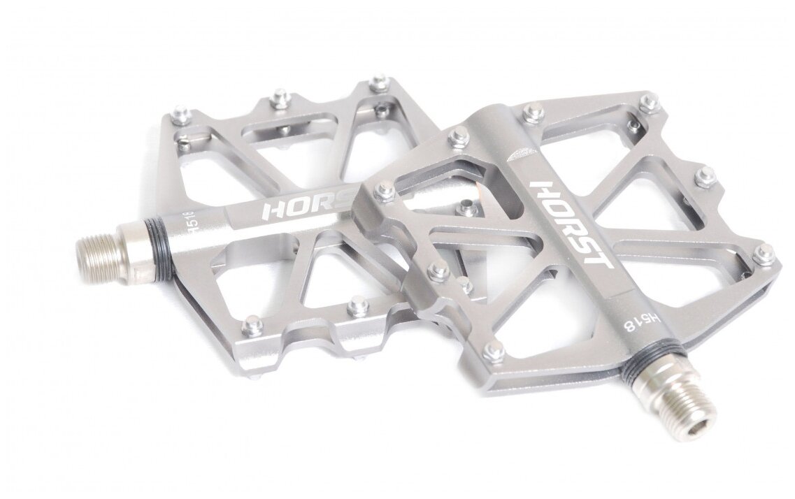 Педали 00-170847 алюминиевые H518 широкие, ось Cr-Mo с 4-мя герметичными промподшипниками сменными шипами 91*101*11мм, 340 г серебристый HORST