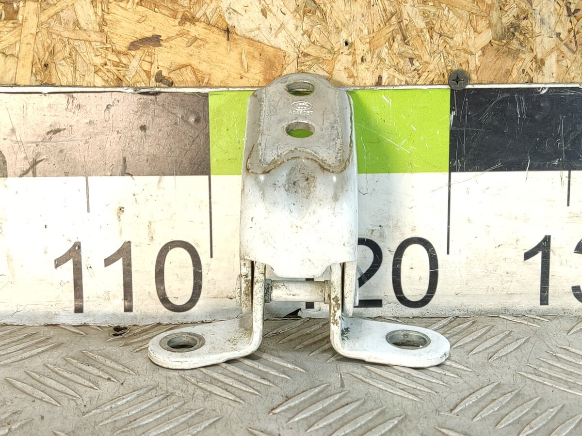 Петля двери задней левой нижняя KIA Ceed 2007-2012 793102E000