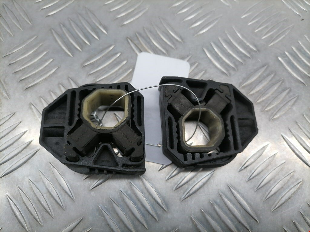 Кронштейн (крепление) радиатора Volkswagen Passat 6 1K0121367M арт. 2135619