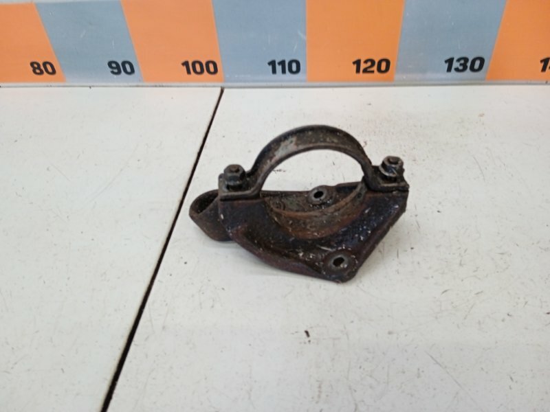 Б/У Форд Фокус 1 Кронштейн промежуточного вала Ford Focus 2003 1, DAW 227331 FORD арт. XS4W3K305AB