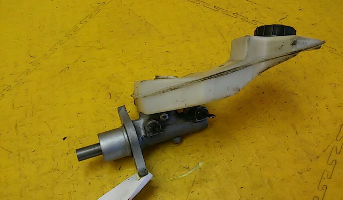 Цилиндр тормозной главный 3 (BL) Mazda BPYS4340ZC