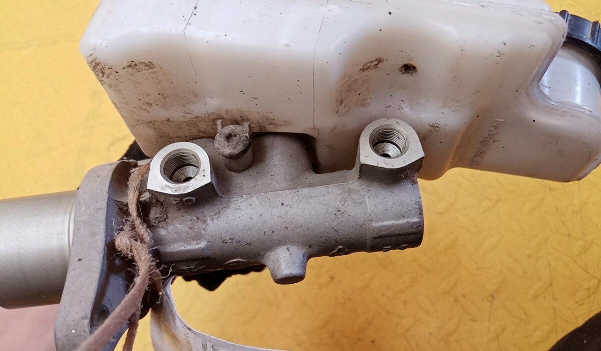 Цилиндр тормозной главный Focus II Ford