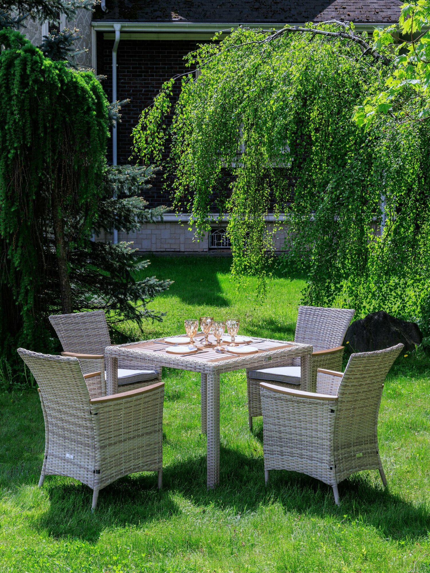 Обеденный комплект садовой мебели Royal Family AMELIA бежевого цвета на 4 персоны