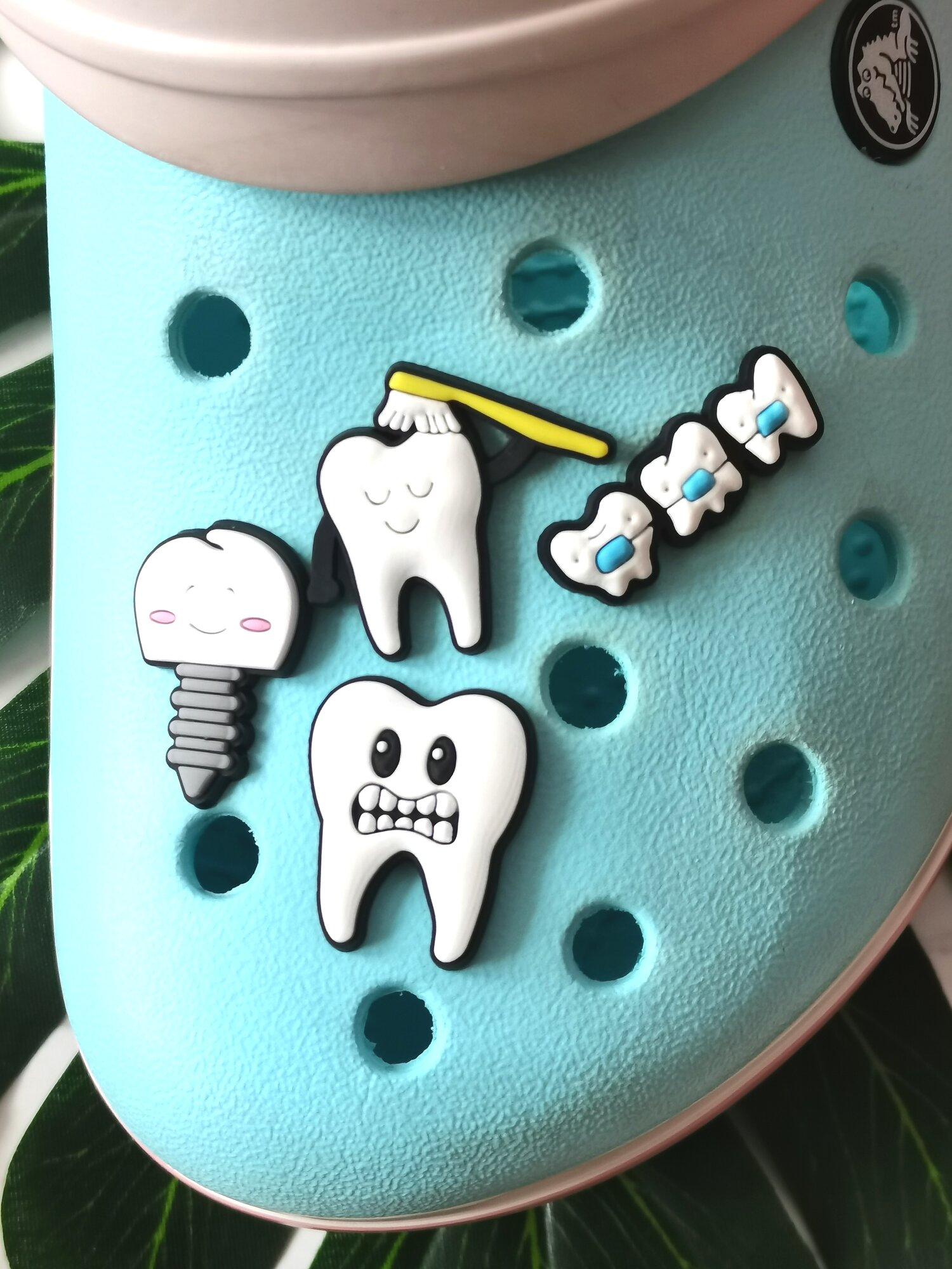 Джибитсы зубы 4 Jibbitz