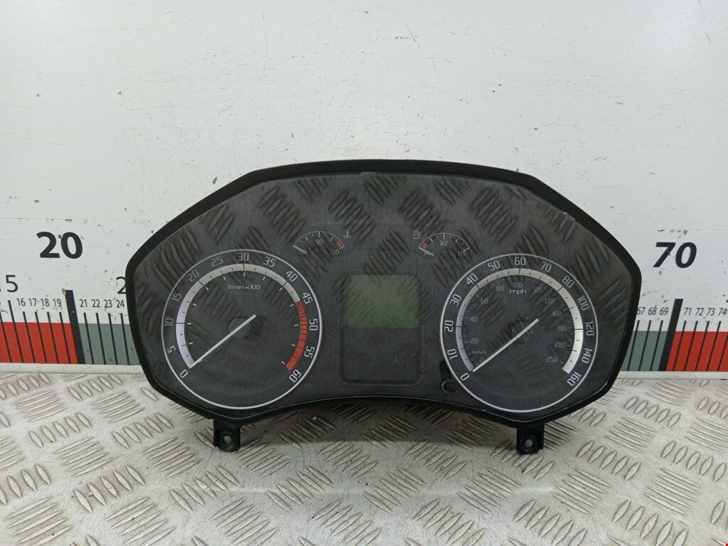 Панель приборная (щиток приборов) Skoda Octavia 1Z 1Z0920912E арт. 2178750