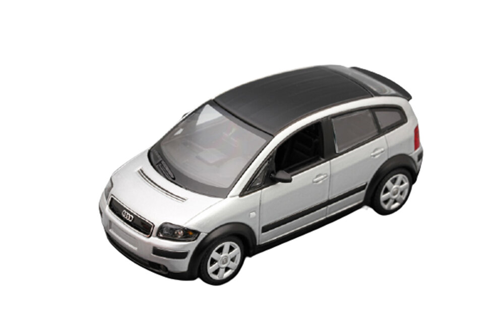 Модель коллекционная MAXICHAMPS Audi A2 2000 silver