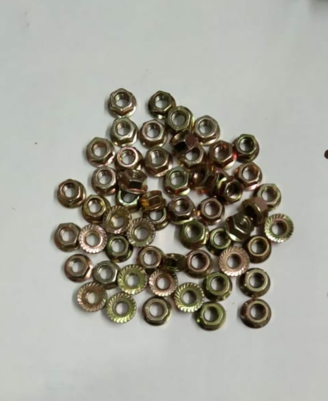 Гайка с буртом м 8 латунь.