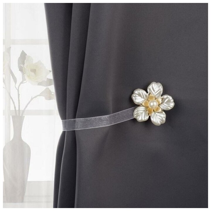 Подхват для штор Перламутровый пятилистник, d = 5,5 см, цвет белый Арт Узор 1527420 .