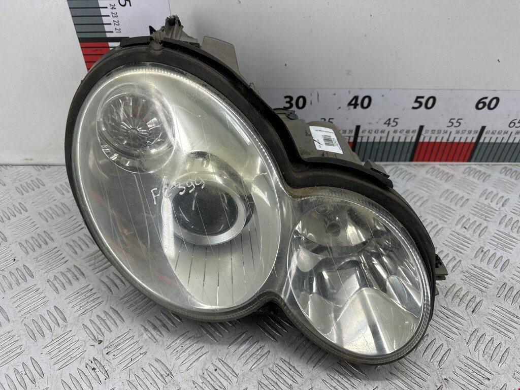 Фара правая Mercedes C-Class (W203) A2038204259 арт. 2234314