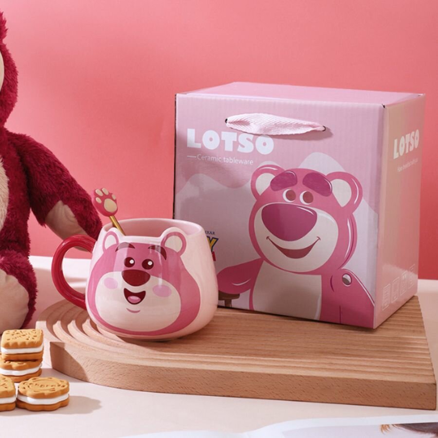 Керамическая кружка с клубничным медведем диснея