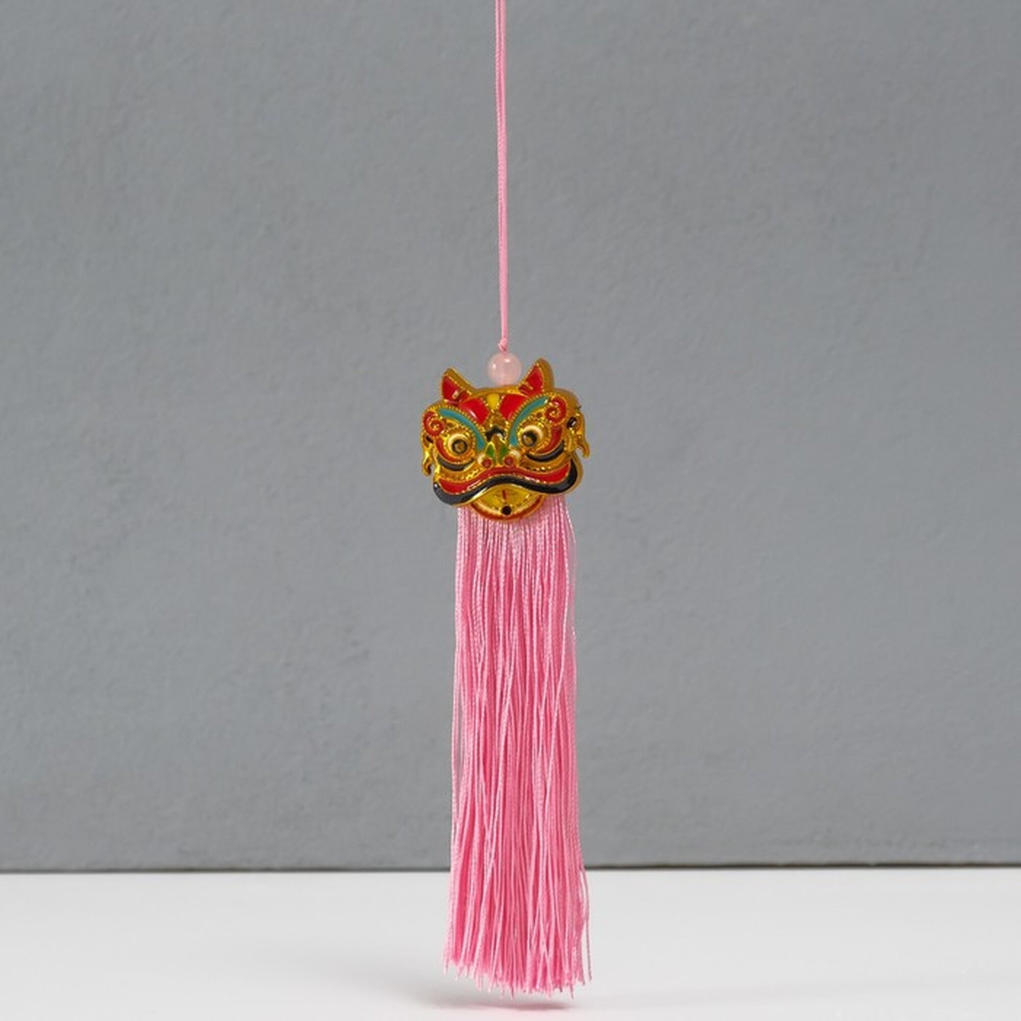 Подвеска текстиль, пластик "Китайский лев" розовая 2х4х14 см
