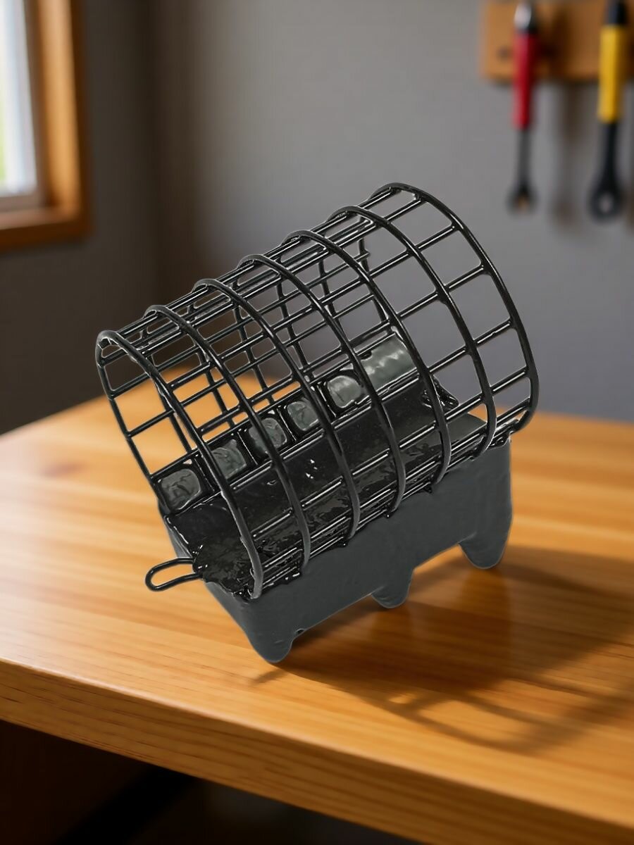 Кормушка круглая Вампир с грунтозацепом 90гр