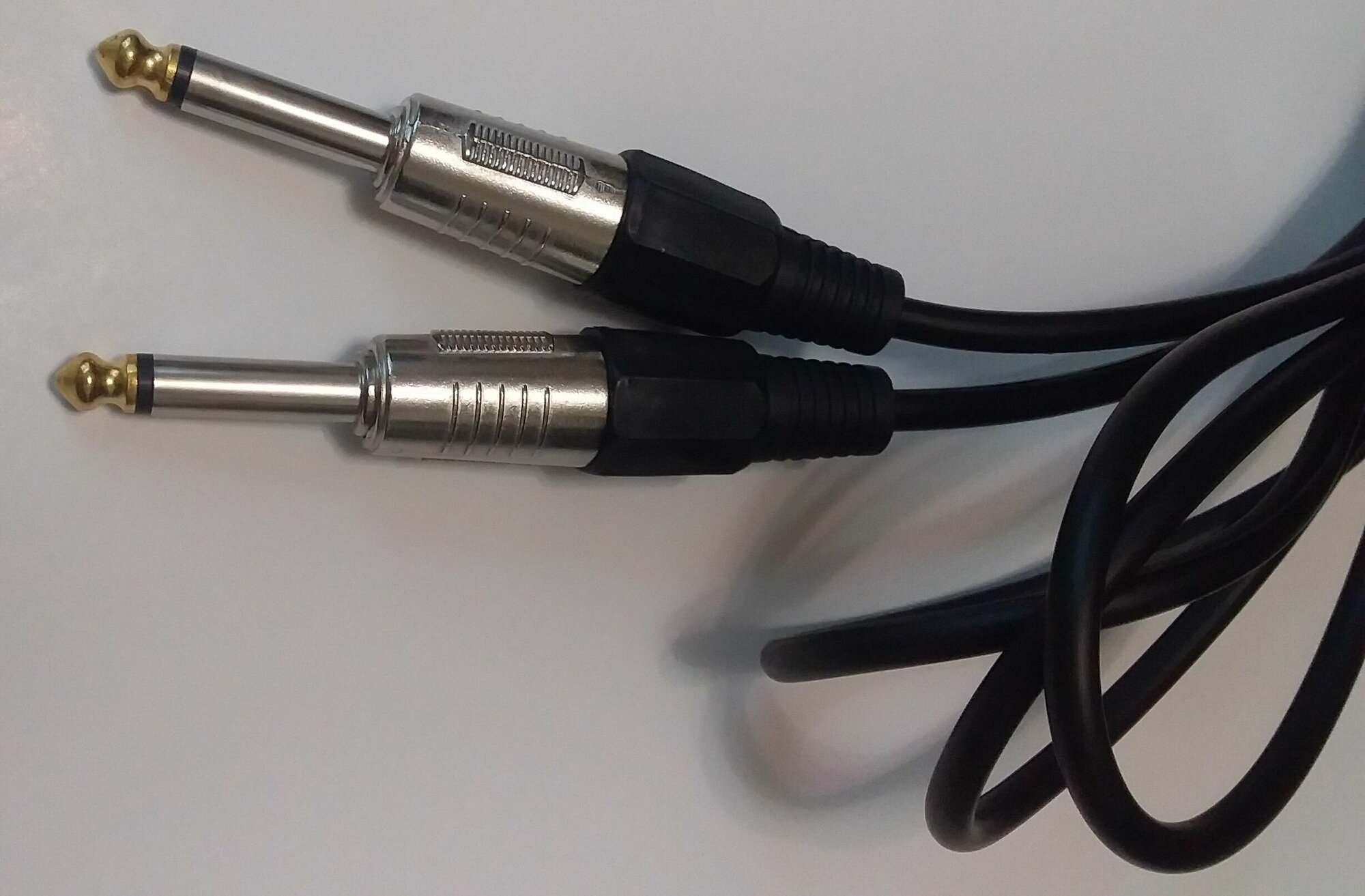 Кабель аудио Штекер 6.3 моно PROF - Штекер 6.3 моно PROF (Инструментальный) длинна 2 метра