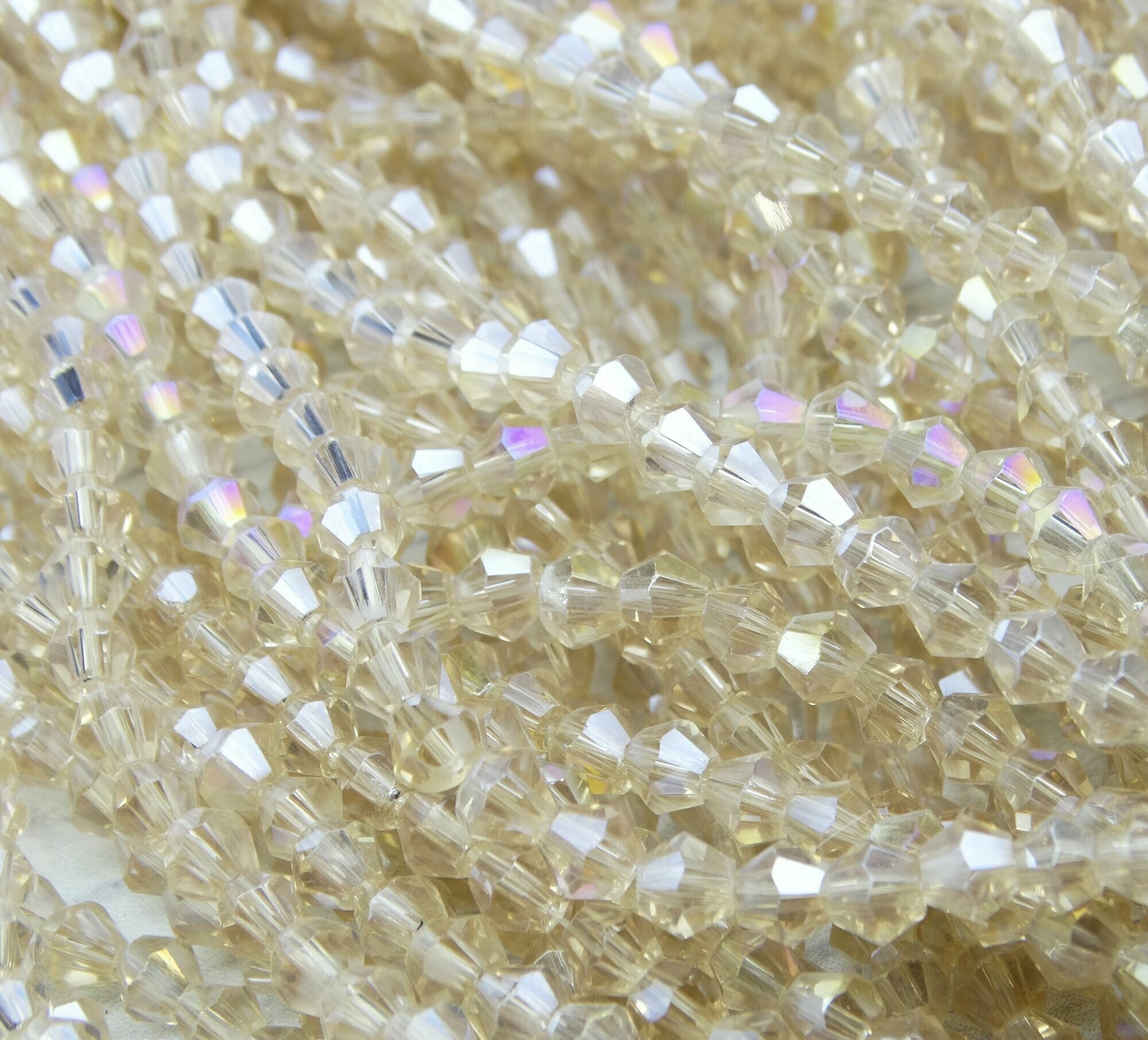 ББ002ДС4 Хрустальные бусины "биконус", цвет: бежевый AB прозрачный, размер 4 мм, кол-во: 95-100 шт.