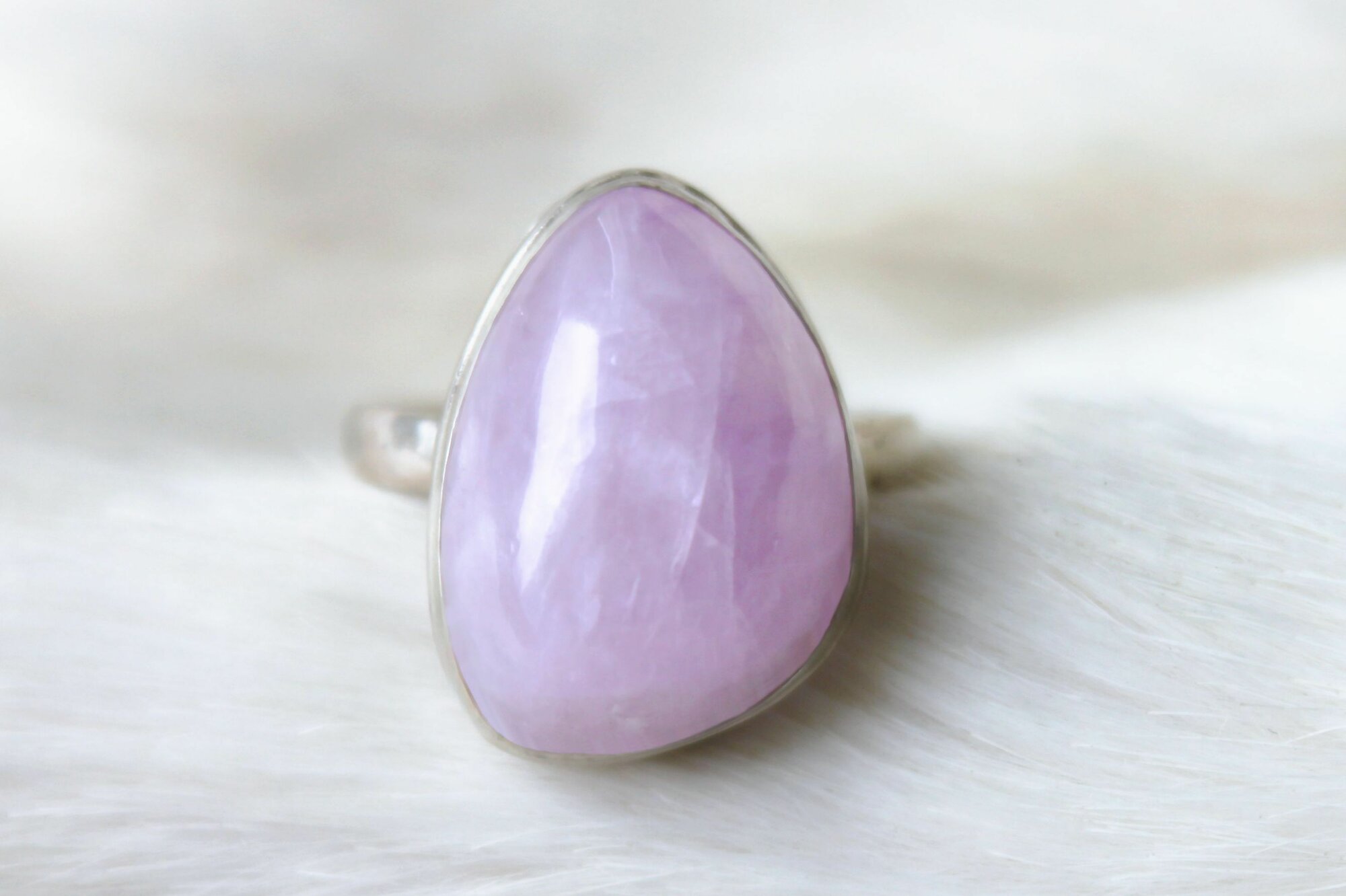 Кольцо, кунцит