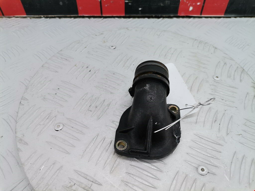 Корпус термостата Volkswagen Golf 3 037121121A арт. 1574047