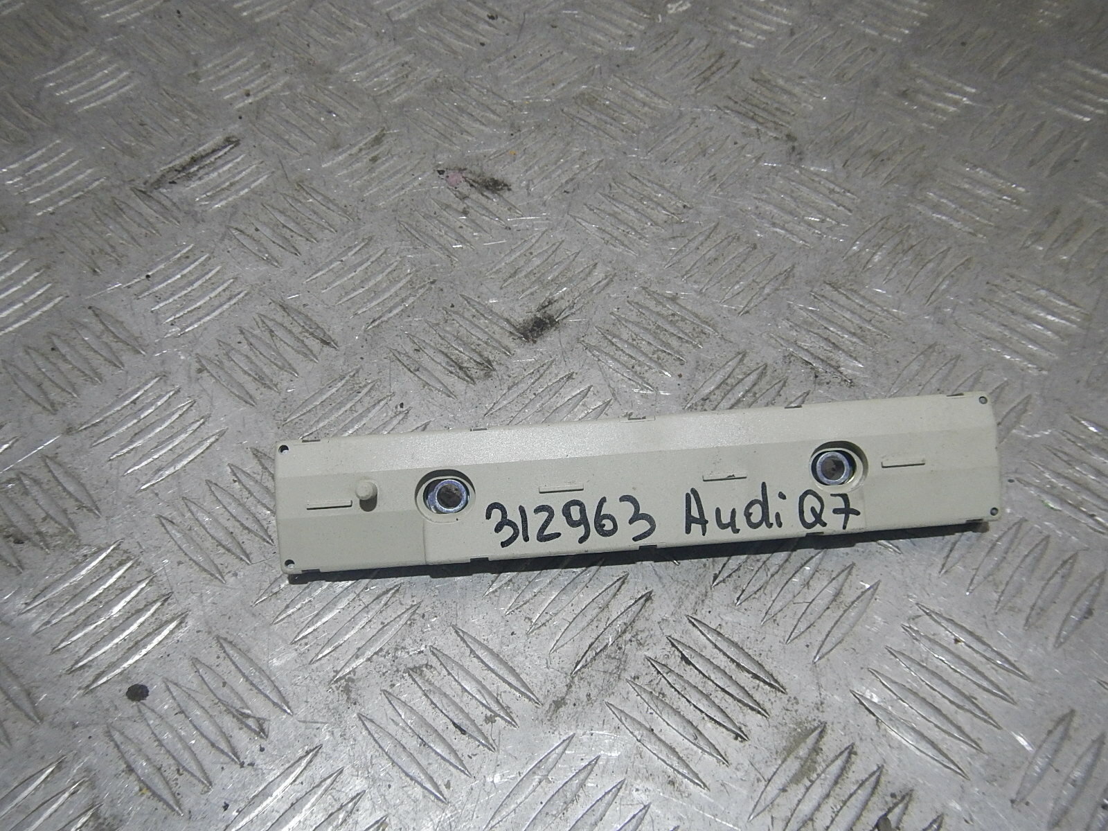 Б/У Антенна, Audi (Ауди)-Q7 (4L) (05-) AUDI Q7 (4L) (05-15) усилитель Без повреждений. 312963 VAG арт. 4L0035225K