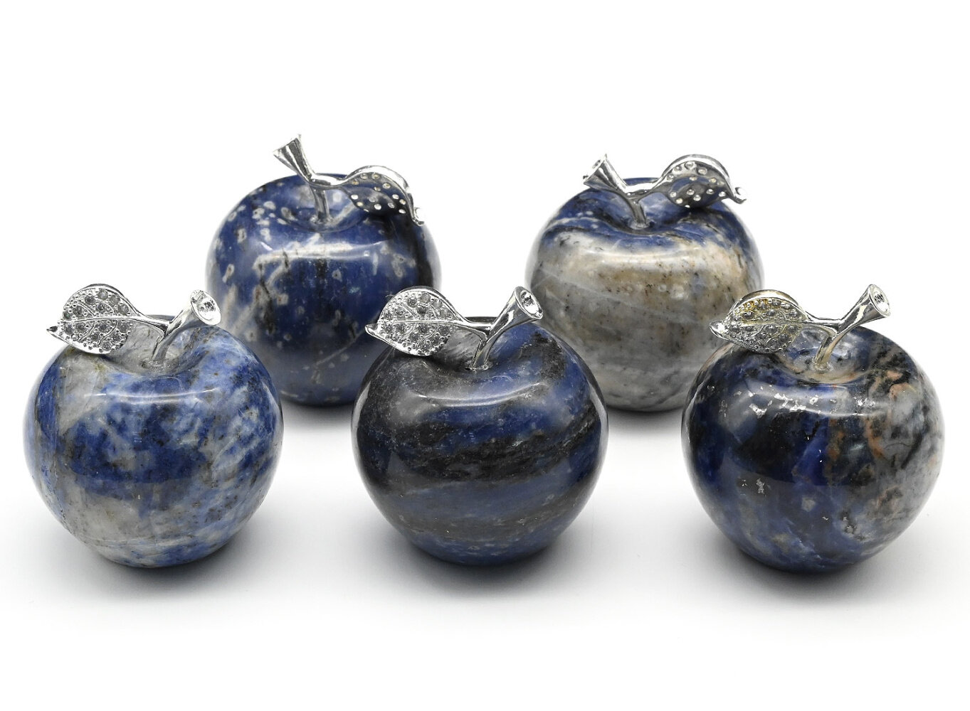 Яблочко из содалита, листик серебристый 35*40мм .