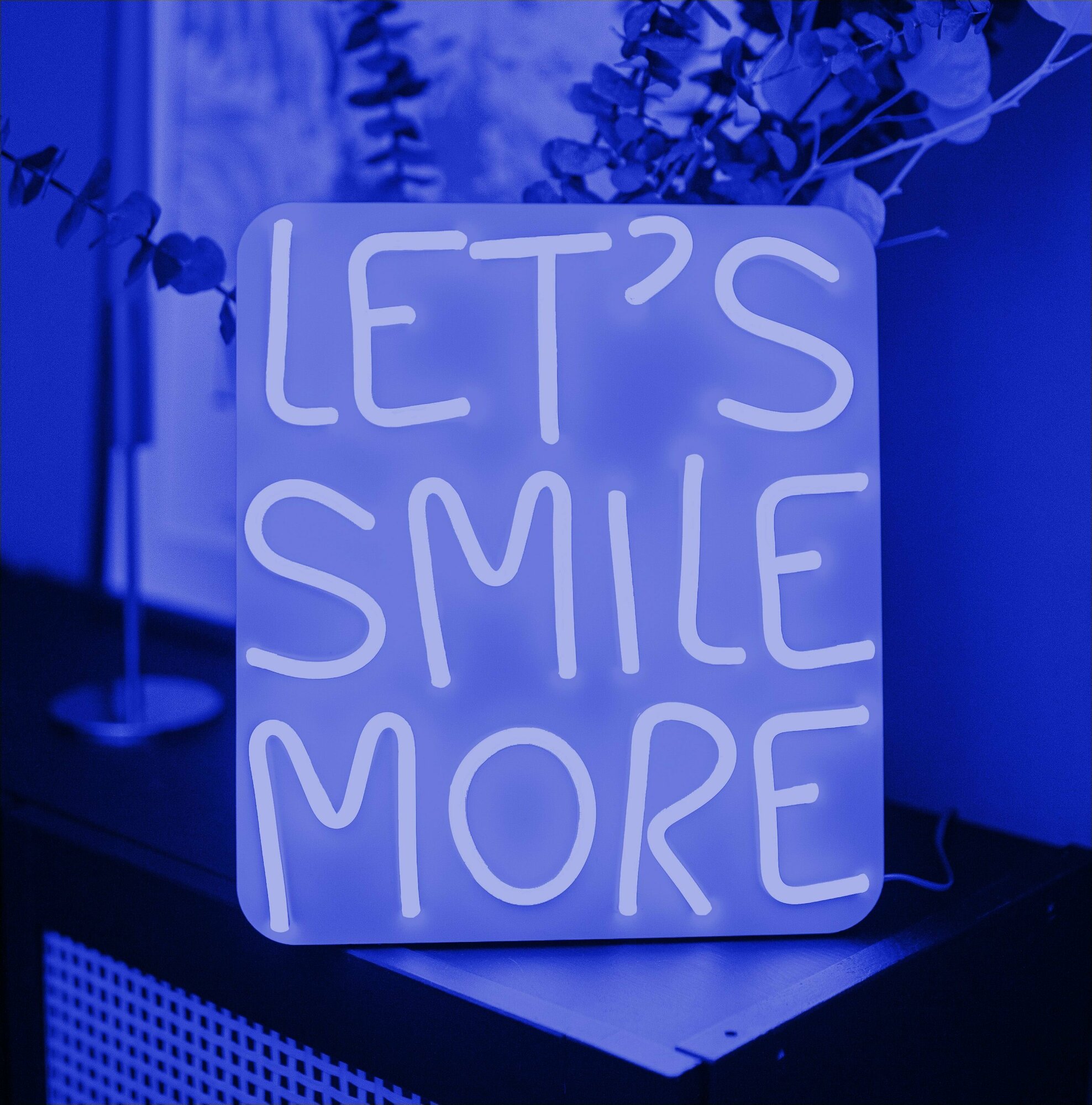 Табличка неоновая Lets smile more, 25х22 см, синяя