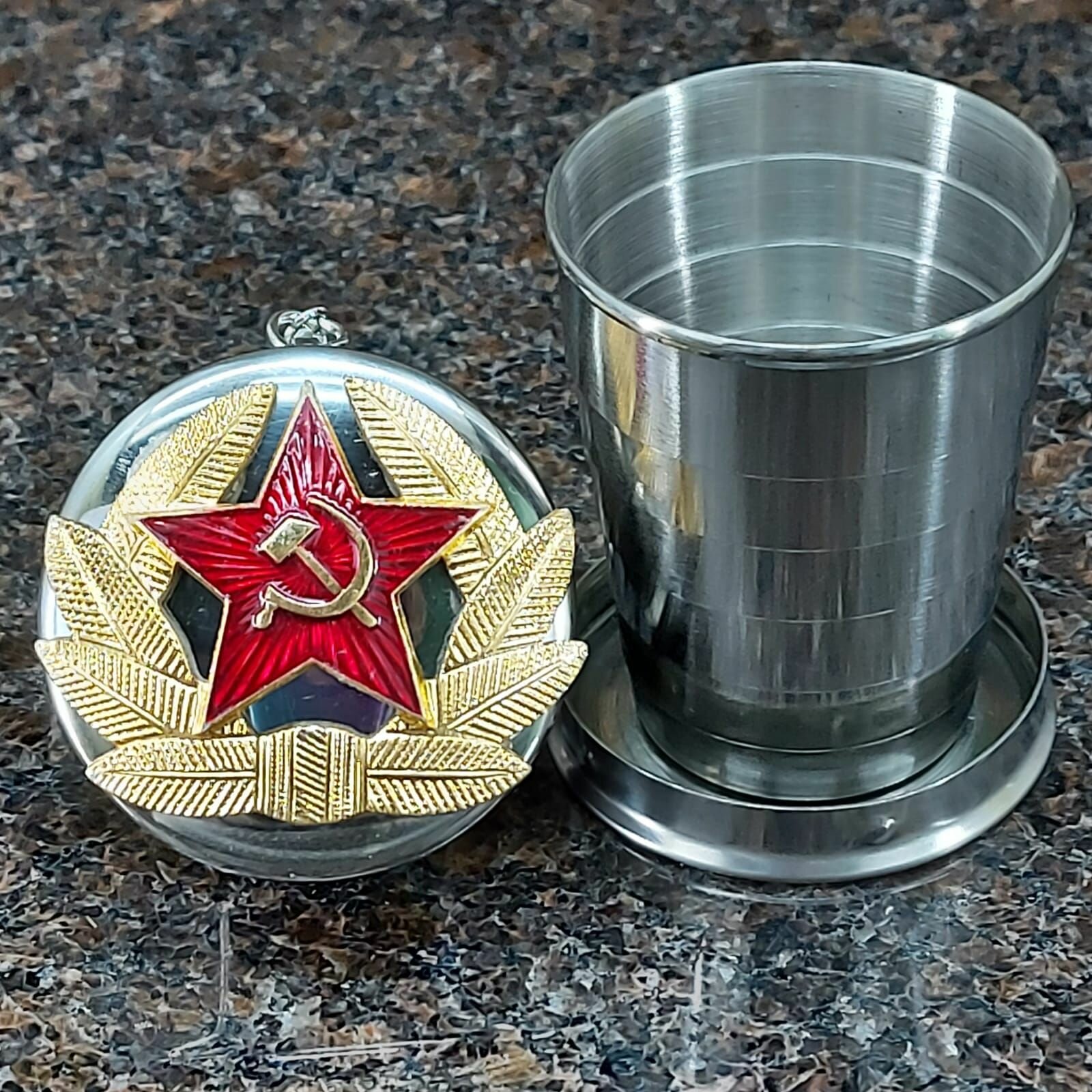 Стопка ( рюмка ) с символикой Звезда СССР складная в обрамлении 70 мл