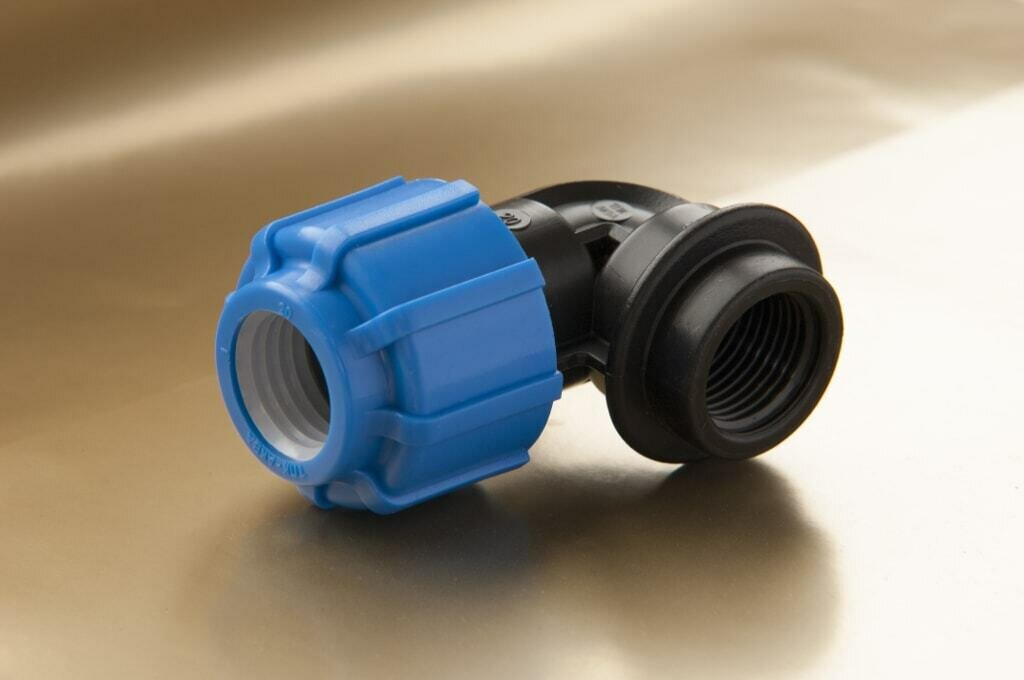 Угол ПНД 32мм с внутренней резьбой 1" тпк-аква (Компрессионный фитинг для полиэтиленовой трубы)