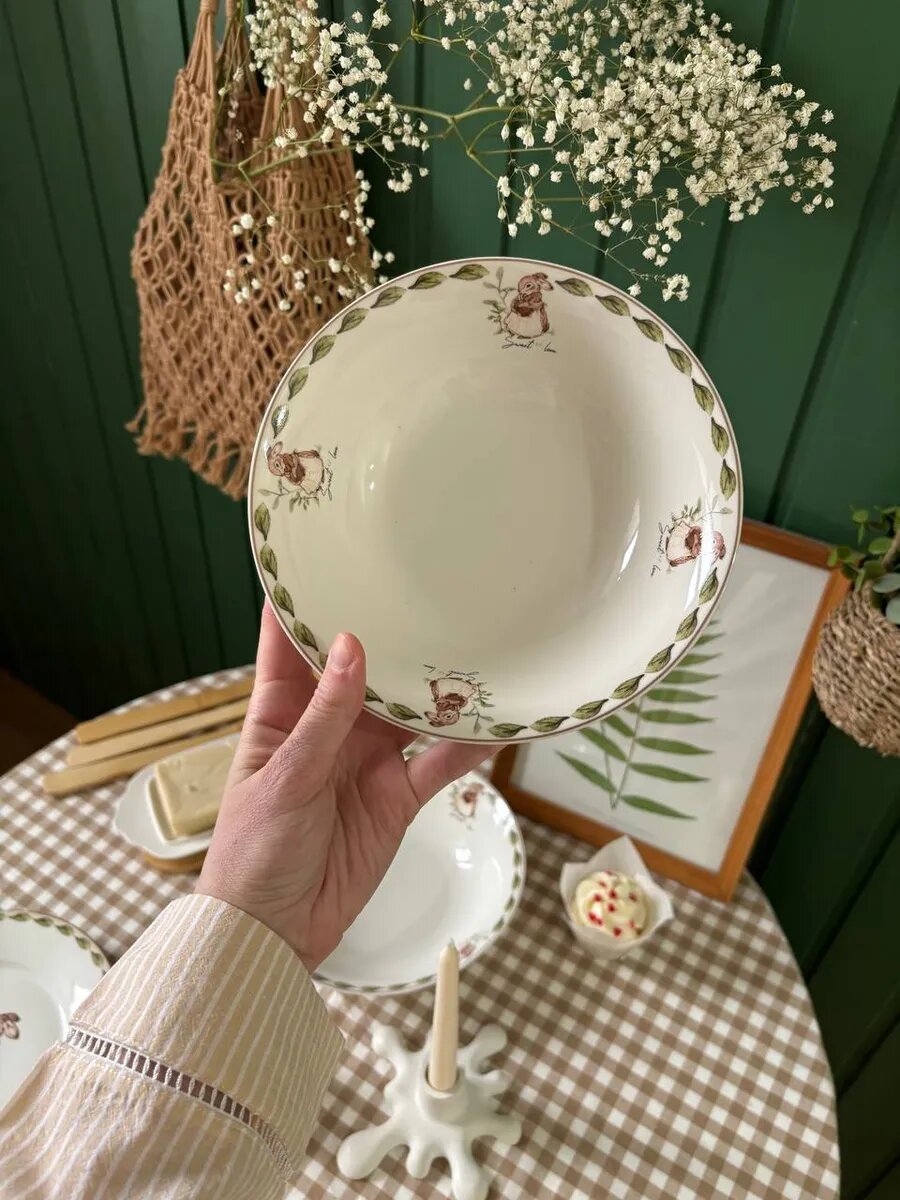 Тарелка глубокая с кроликом фарфор