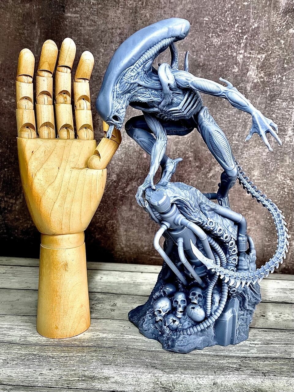 Миниатюра Чужой на турбине - 300 мм