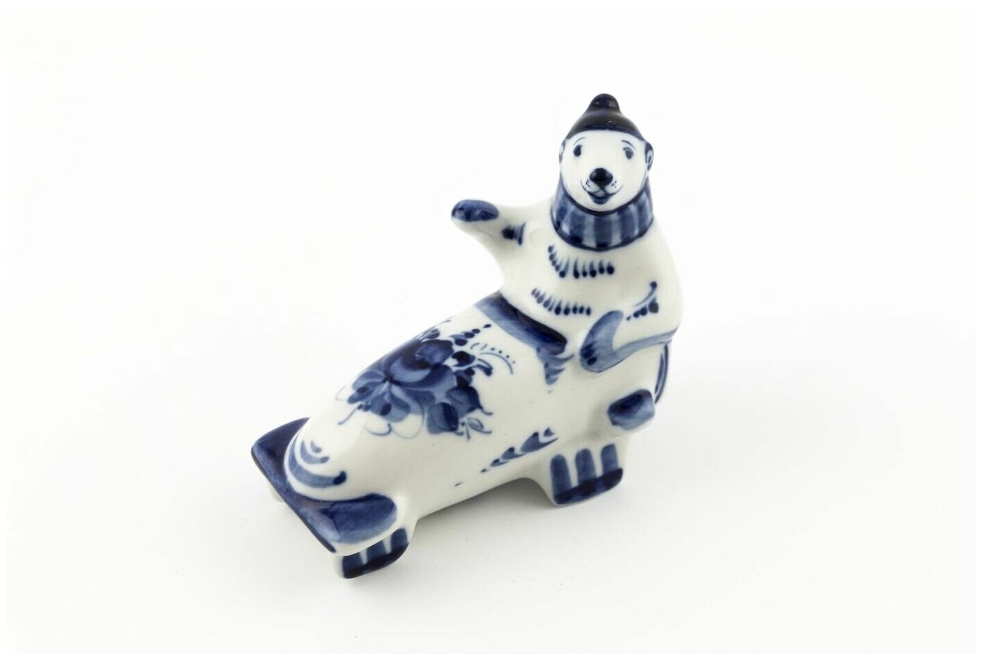 Статуэтка. Объединение "гжель". "Медведь на бобслее", h-95 мм, фарфор