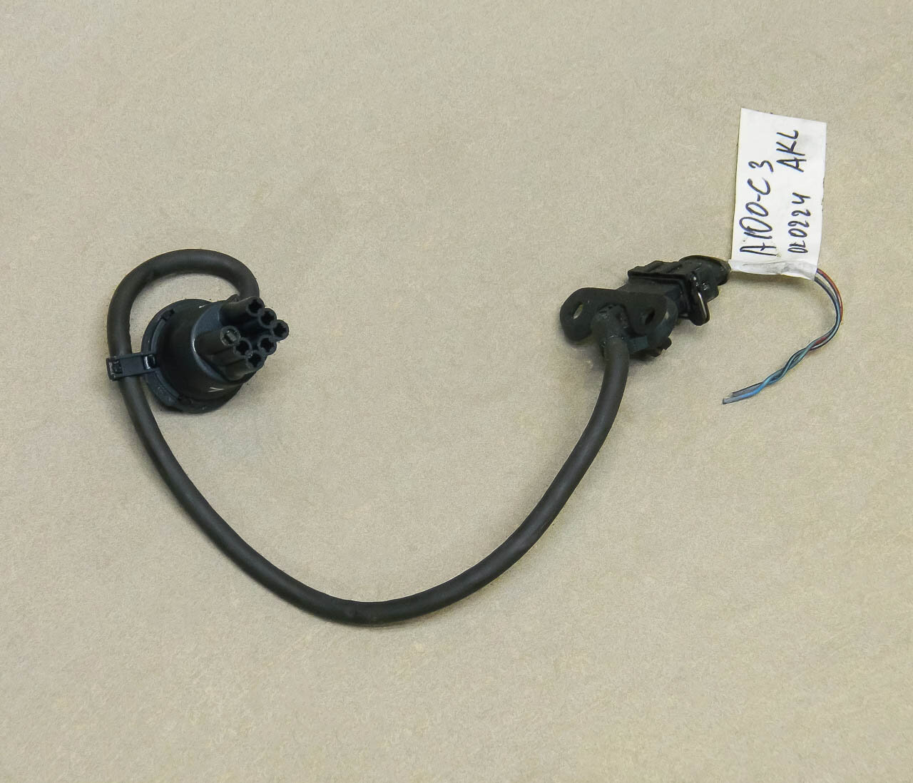 Датчик заднего хода Audi 100 C3