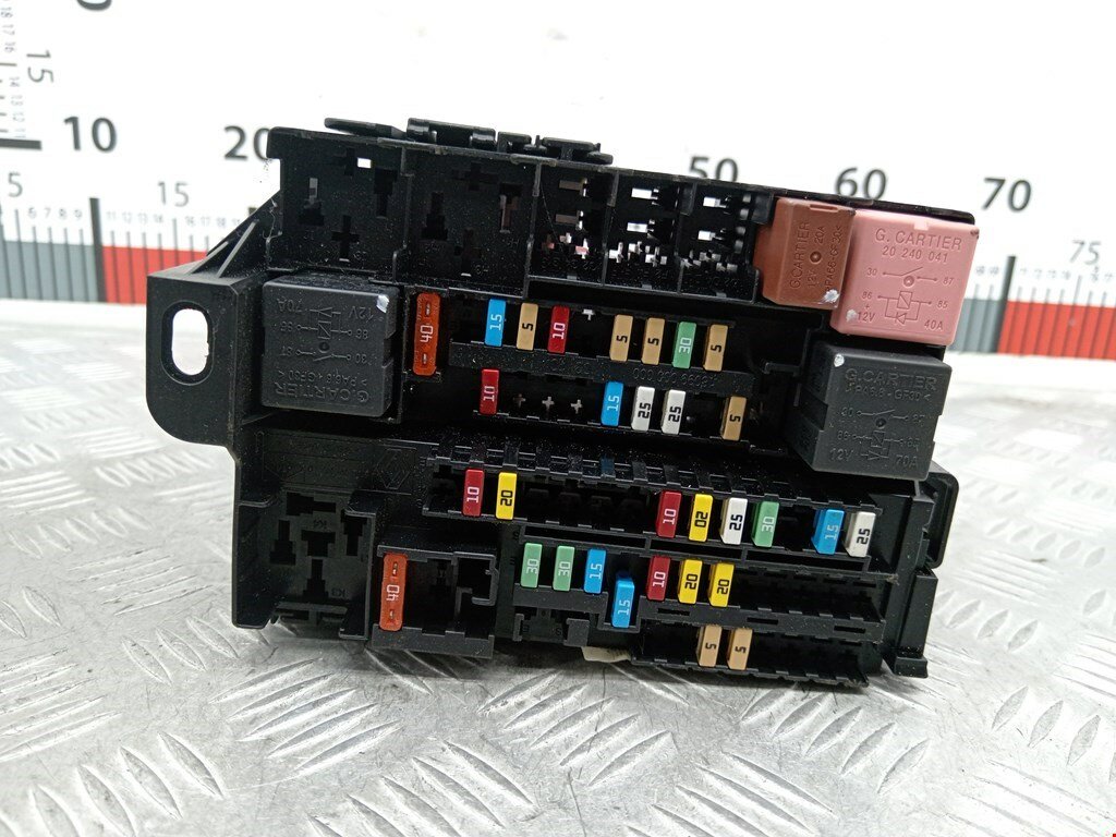 Блок предохранителей Renault Laguna 3 8200393836 арт. 1940569