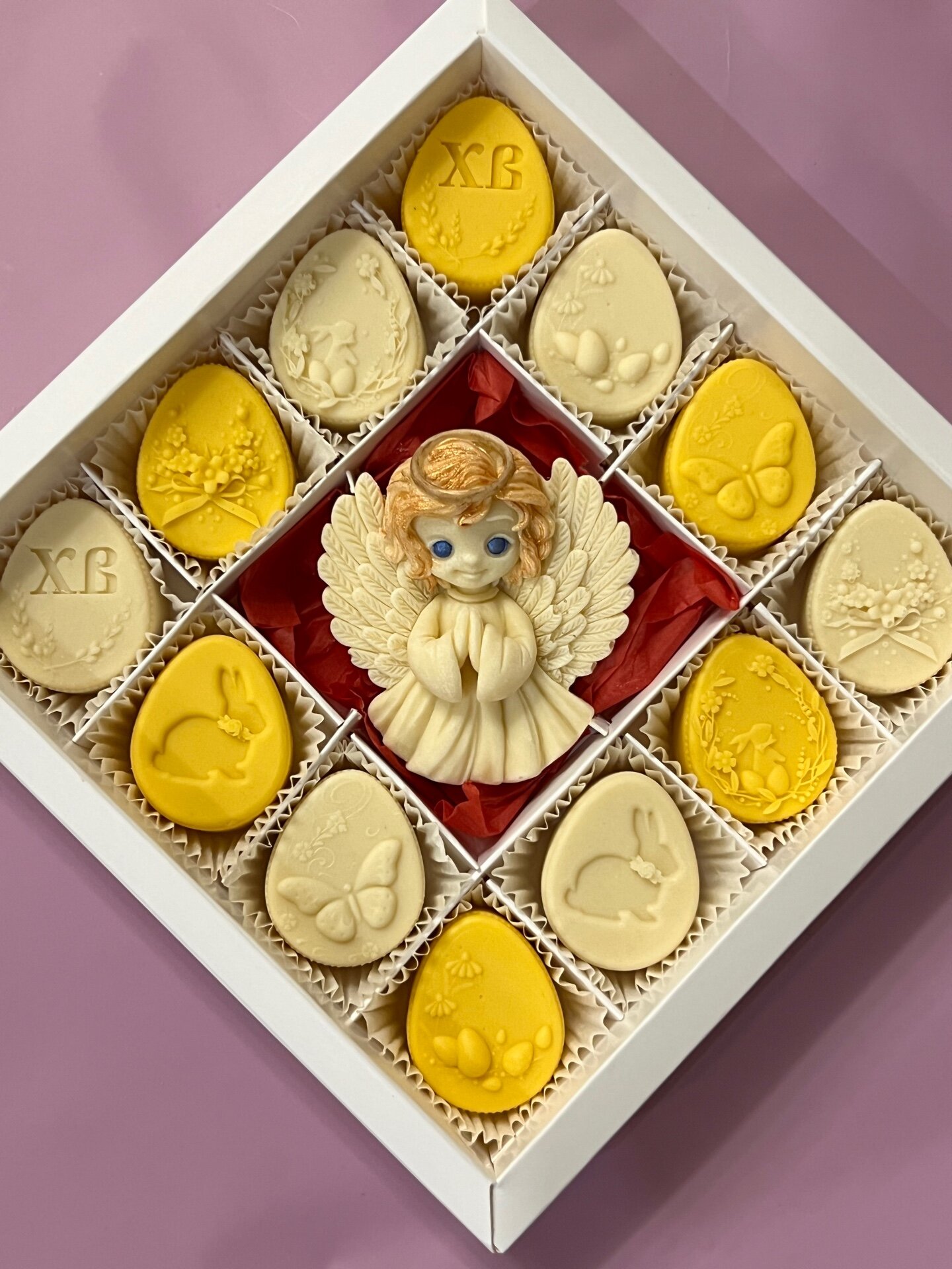Шоколадные яйца "Набор №64- 12 яйц и ангел", белый шоколад, ручная работа