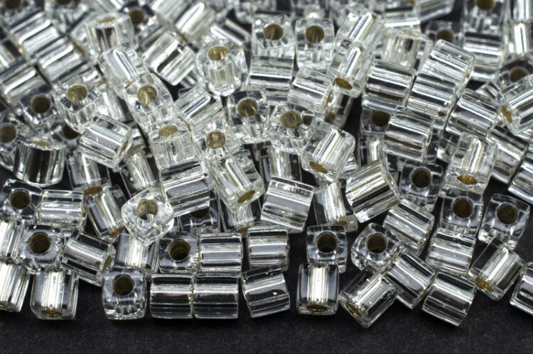 Бисер японский Miyuki Cube кубический 3мм #0001 хрусталь, серебряная линия внутри, 10 грамм