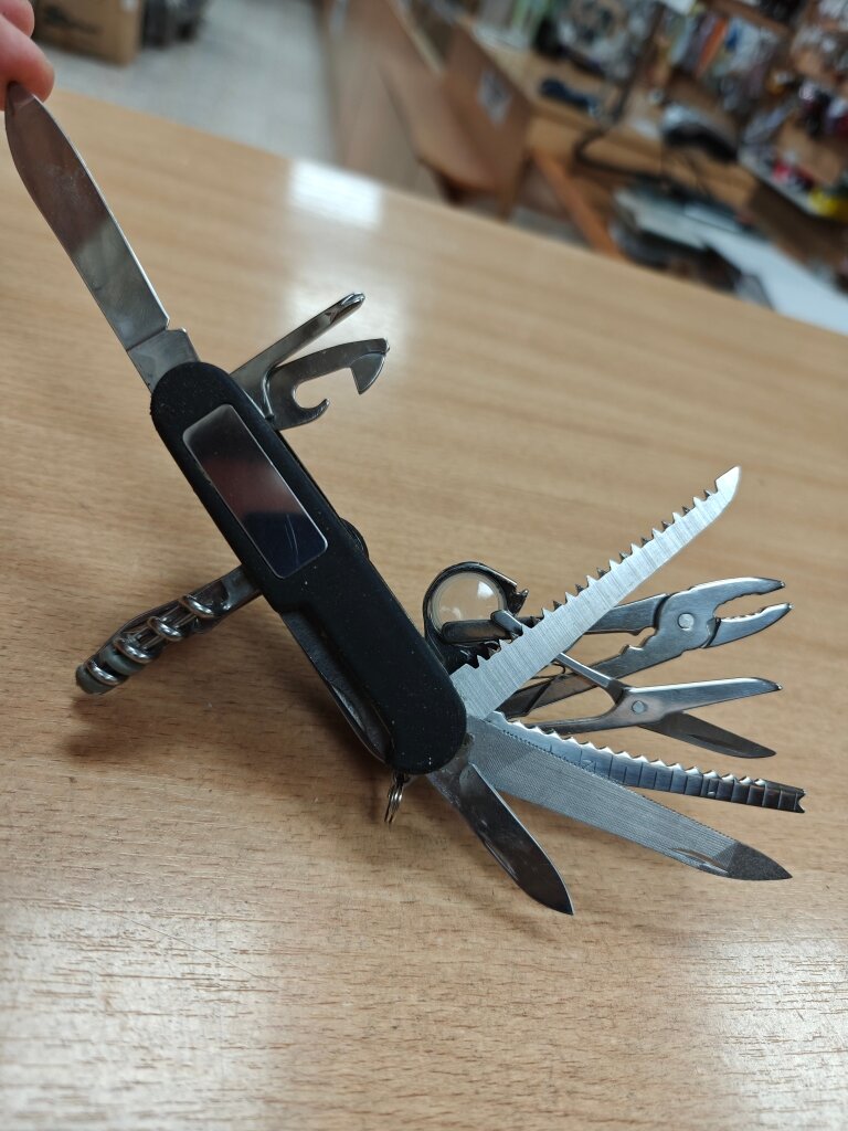 Многофункциональный нож, складной c компасом и фонариком, черный, металл, резина/ опечать