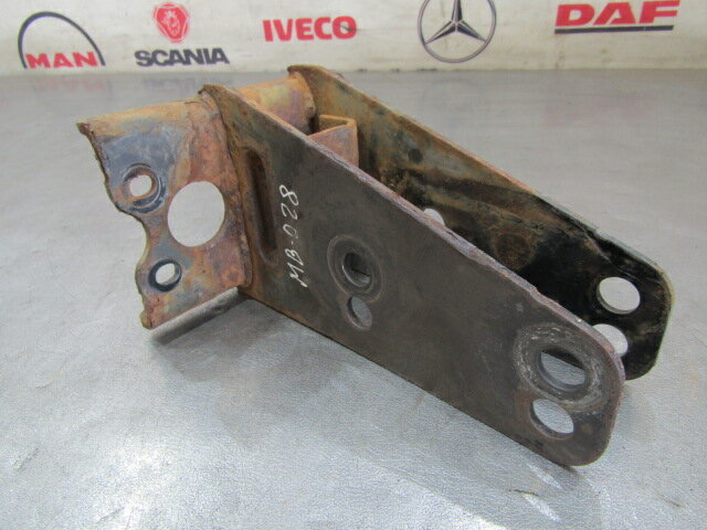 Кронштейн усилителя переднего бампера левый Mercedes Actros