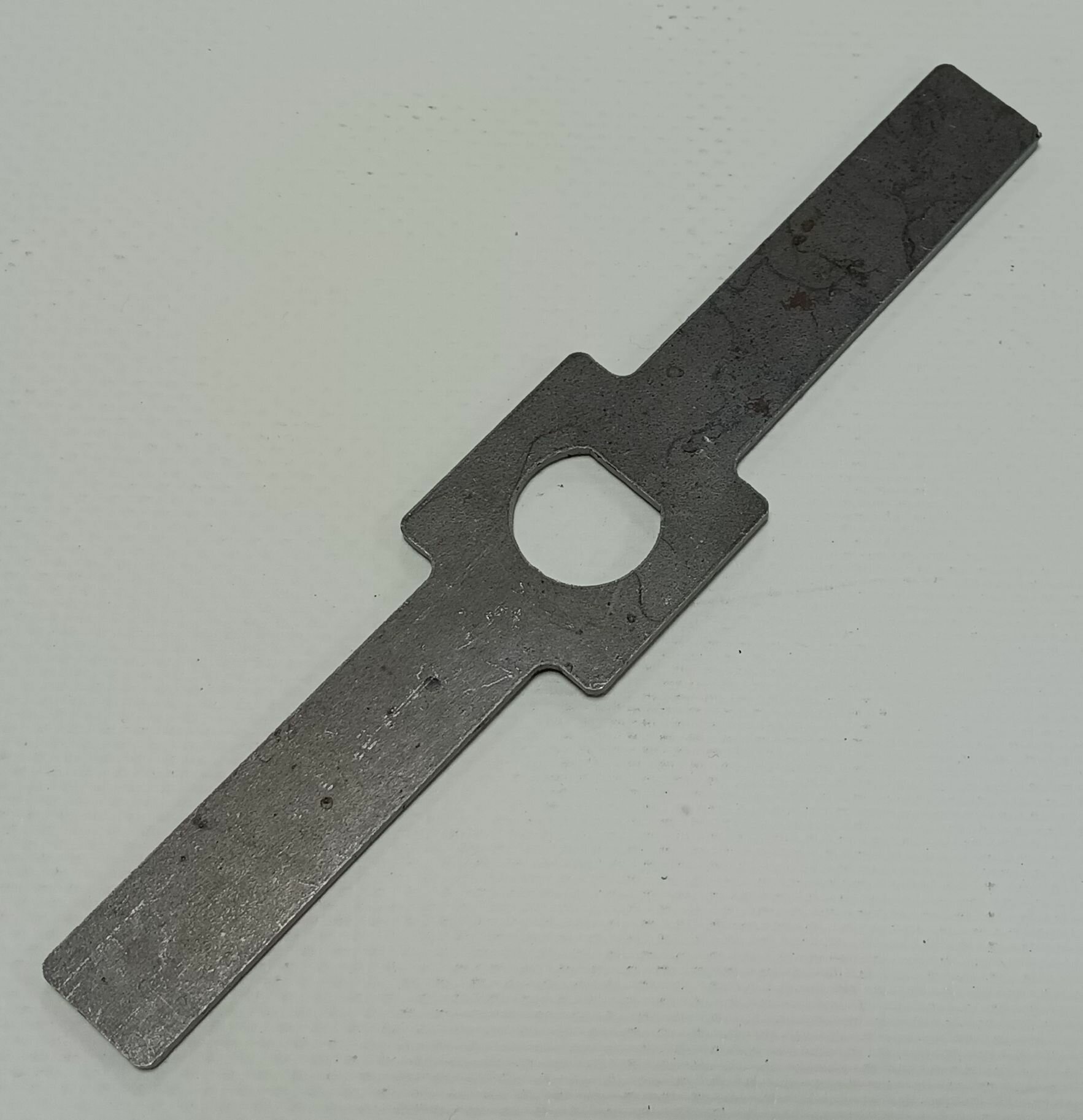 Нож зернодробилки колос (Старого образца) (посадочный d 16 мм.)