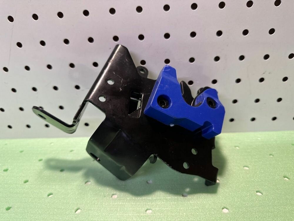 Замок капота для грузовиков SCANIA P R G 5 серия ( кабины правый ) скания